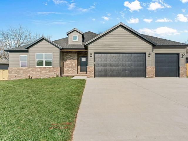 185 E Clayton Ln, Republic, MO 65738