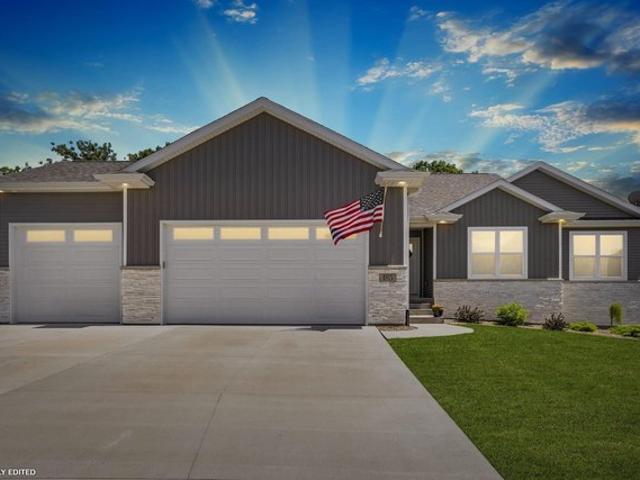 185 Eagle Ridge Dr, Waverly, IA 50677