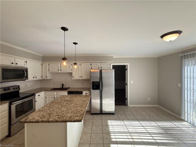 185 Heatherton Way