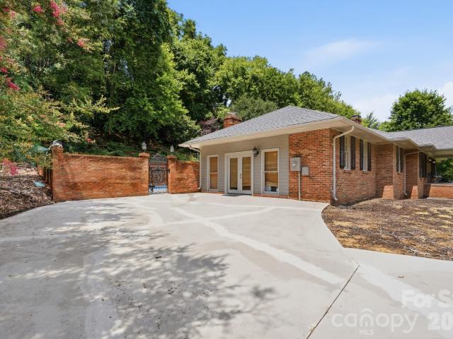 185 Hillcrest Avenue SE