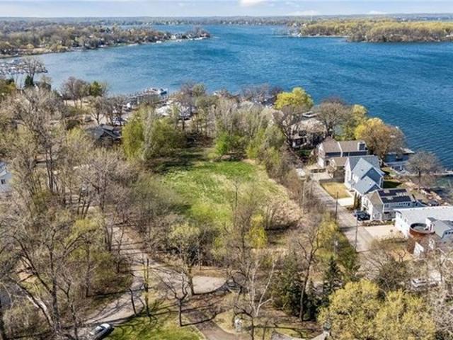 185 Lakeview Ave, Excelsior, MN 55331
