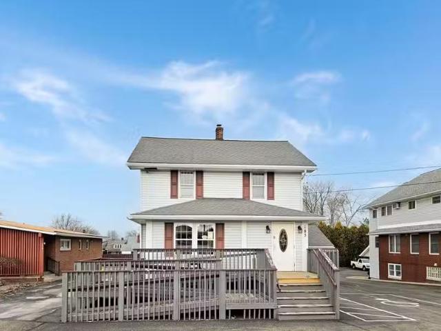 185 N Buhl Farm Dr, Hermitage, PA 16148 MLS 1641196