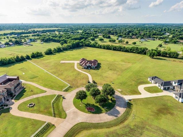 185 Steel Dust Dr, Red Oak, TX 75154