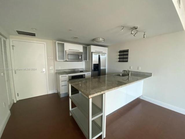185 SW 7th St #1414, Miami, FL 33130