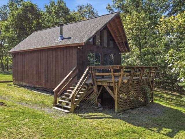 185 Plum Tree Ln, Berkeley Springs, WV 25411