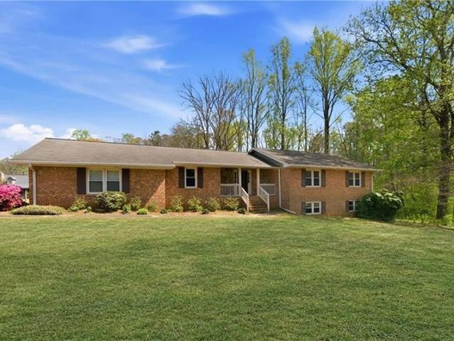 185 Redwood Cir, Fayetteville, GA 30214