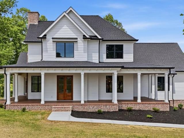 185 River Bluffs Dr, Jasper, TN 37347