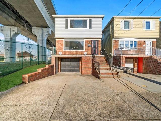 185 W 3rd St, Bayonne, NJ 07002