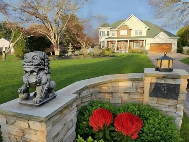 185 W Islip Road