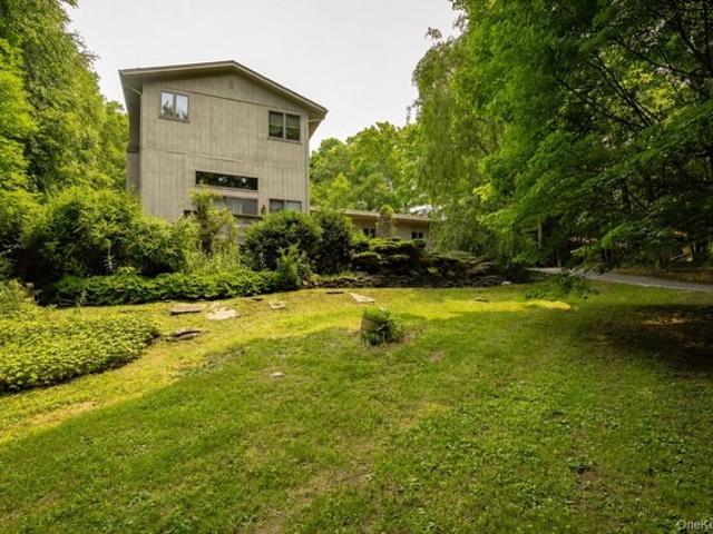 185 White Pond Rd, Stormville, NY 12582