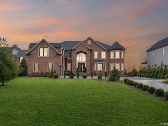 185 Willetts Ln, West Islip, NY 11795