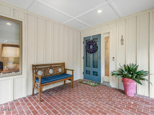 185 Tamarisk Lane