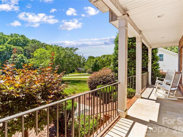 185 Upper Oak Drive