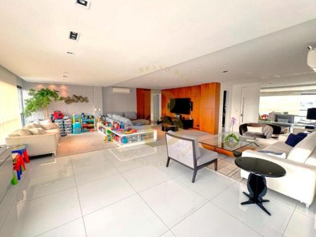 185m² em Moema | 1 por andar | 3 suítes | 3 vagas sendo 1 vaga para carro elétrico