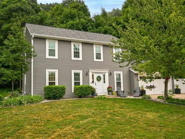 1864 Blackfoot Ct, Grafton, WI 53024