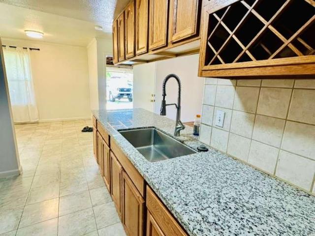 1864 Crestwood Cir, Stockton, CA 95210 | MLS #226038