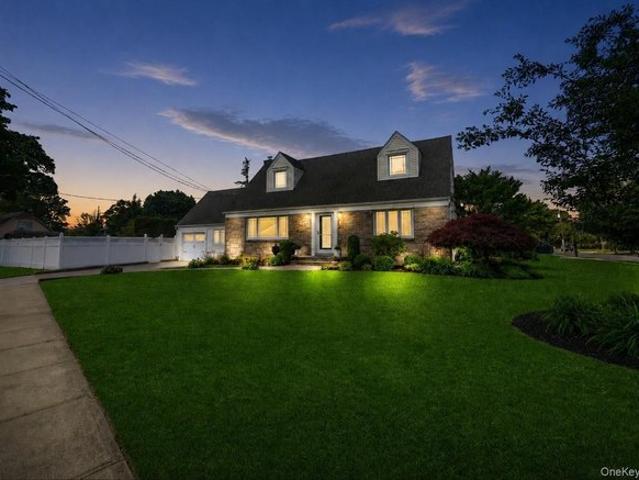 1864 Jane St, Wantagh, NY 11793