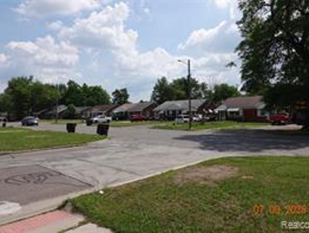 18651 & 18653 Kelly Rd