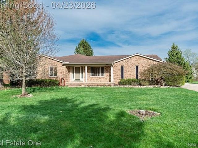 1865 Crestline St, Rochester Hills, MI 48307