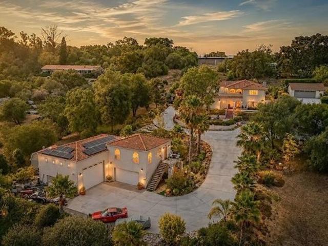 1865 Highgrove Dr, Escondido, CA 92027