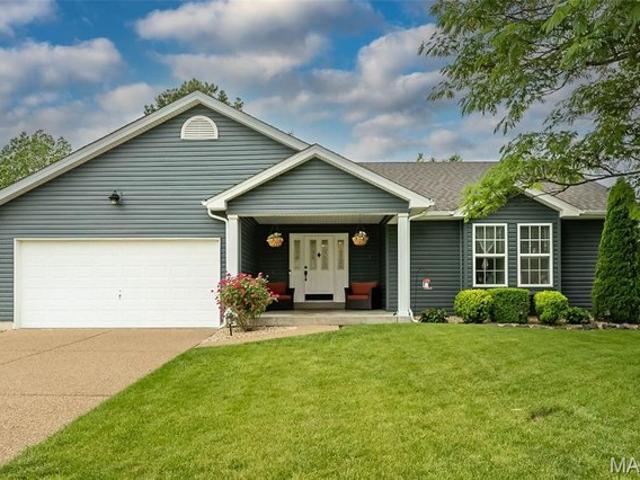 1865 Highgrove Dr, O'Fallon, MO 63366