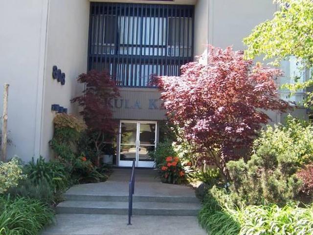 $1865 / 1br 820ft² Top floor, end unit, view to bridge