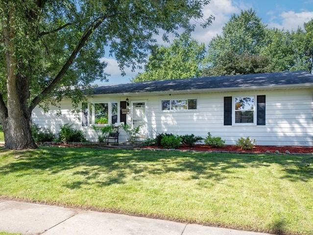 18660 W Highfield Dr, Gurnee, IL 60031