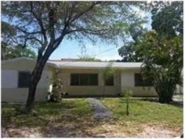 18662382 1908 SW 8th St