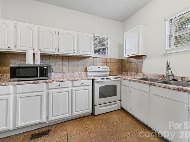 1866 Hilltop Cir, Gastonia, NC 28054 | MLS #4355
