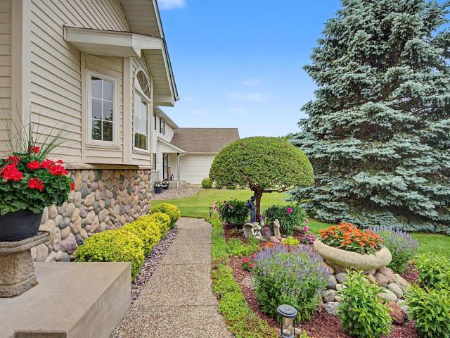 18674 Queen Circle NW