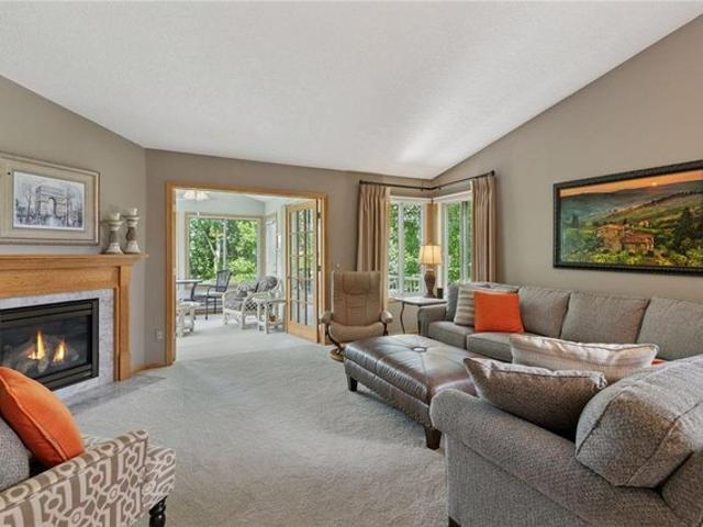 1867 Merlot Curv, Eagan, MN 55122
