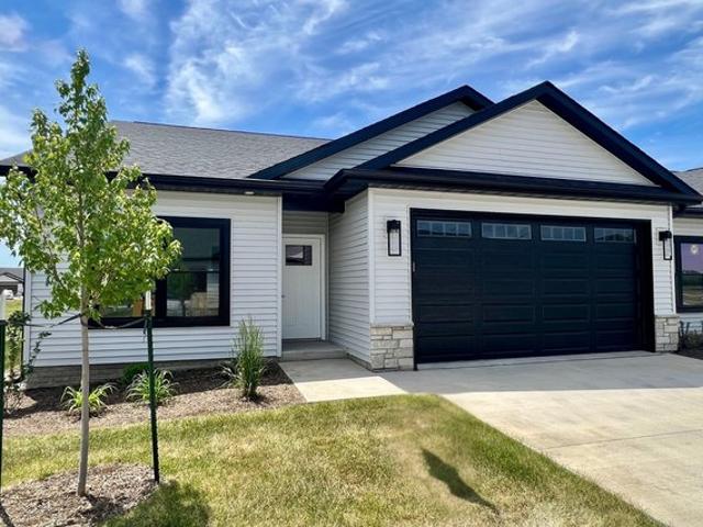 1867 Redbud Cir Unit 103, Eldridge, IA 52748