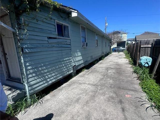 1868 N Galvez Street