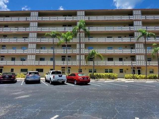 1868 Shore Dr S 111, South Pasadena, FL