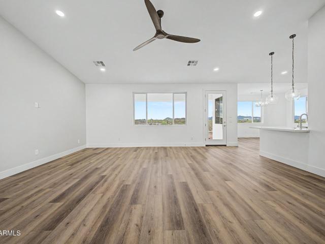 1868 w brooke lane