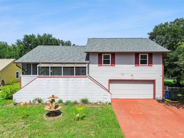 1869 Kings Point Blvd, Kissimmee, FL 34744