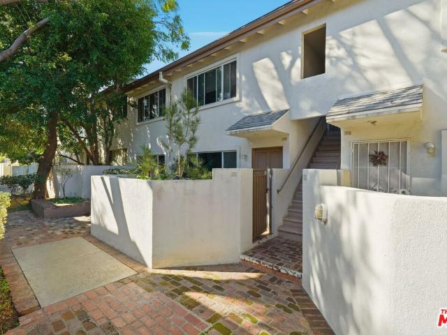 18601 Collins St, Unit D27, Tarzana, CA 91356 | Compass