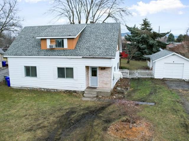 18601 E Maxwell Ave, Greenacres, WA 99016