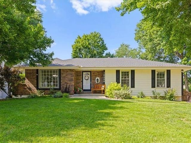 18606 E 28th St S, Independence, MO 64057