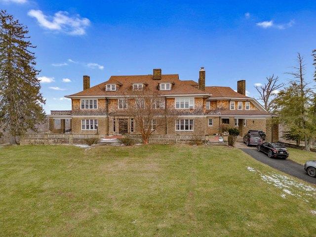 1860 McCoy Rd, Huntington, WV 25701