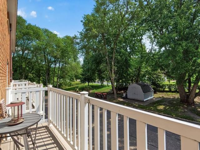 1860 McMenemy St Apt I, Maplewood, MN 55117