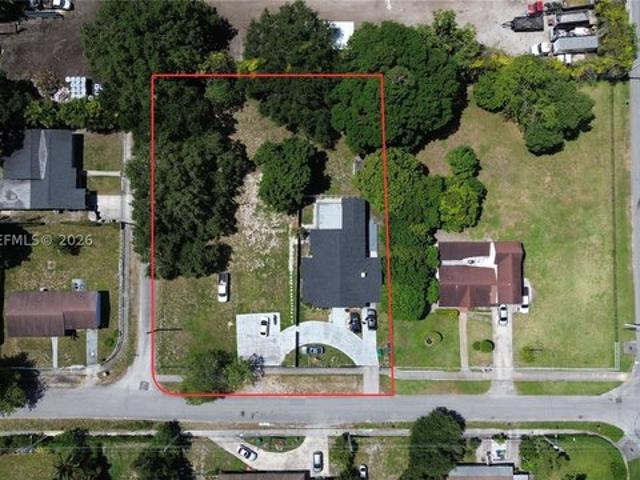 1860 NW 81st St, Miami, FL 33147