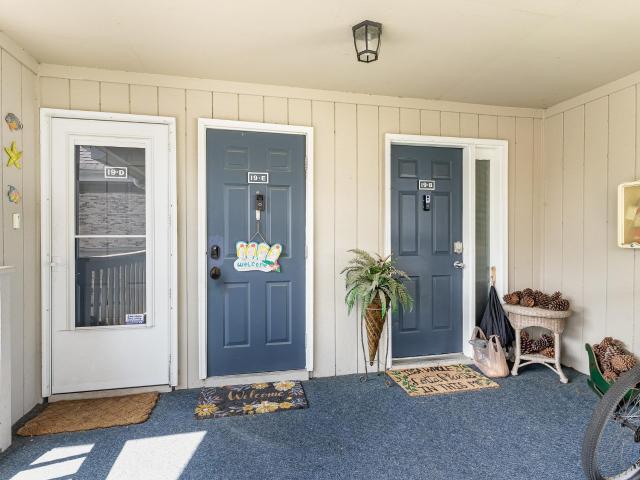 1860 Auburn Ln. 19E