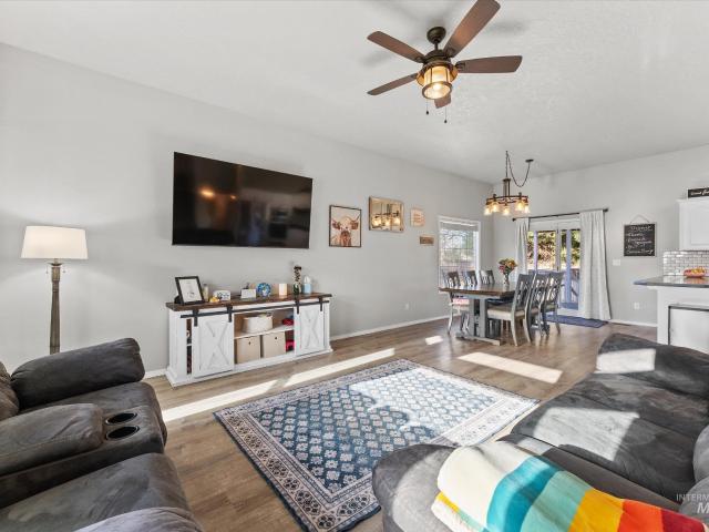 1860 Bishop Ct