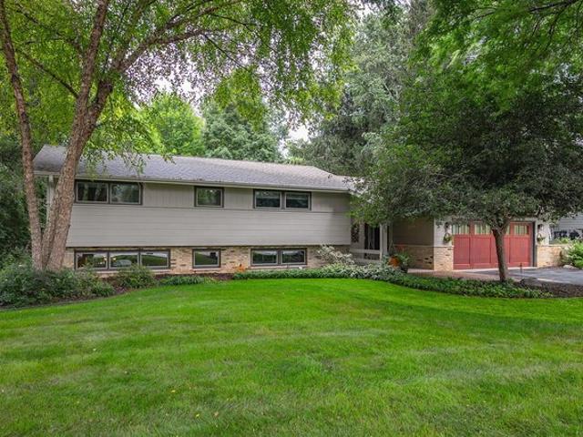 1860 Churchview Dr, Brookfield, WI 53005