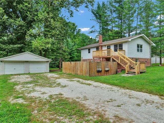 1860 E Deb Dr, North Vernon, IN 47265