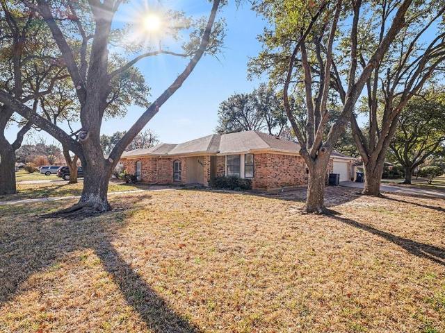 1860 Larkspur Dr, Arlington, TX 76013 | MLS #21158 | Compass