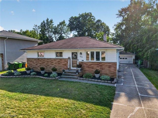 1860 Ridgewick Dr, Wickliffe, OH 44092