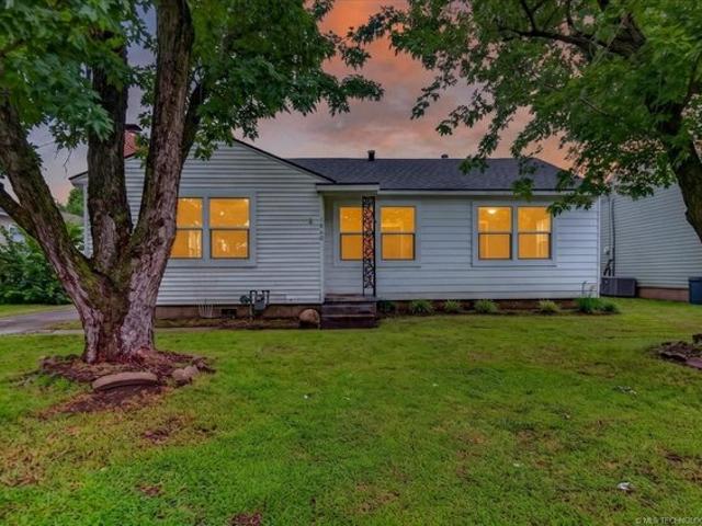 1860 S Armstrong Ave, Bartlesville, OK 74003