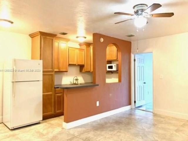 1860 Venice Park Dr #213, North Miami, FL 33181